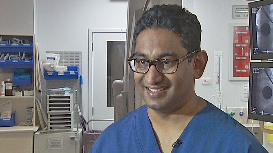 Tiny heart monitor implanted by Australian surgeons in world-first ...