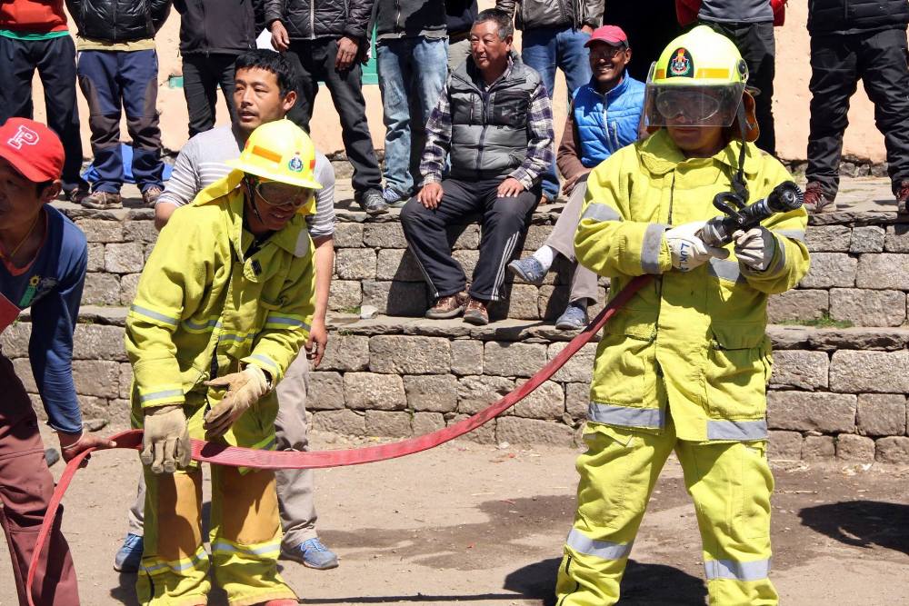 Canberra firefighters share their skills and expertise with Sherpa ...