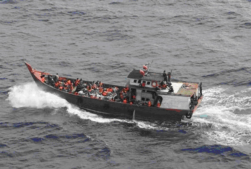 Navy intercepts 194 on asylum boat - ABC News