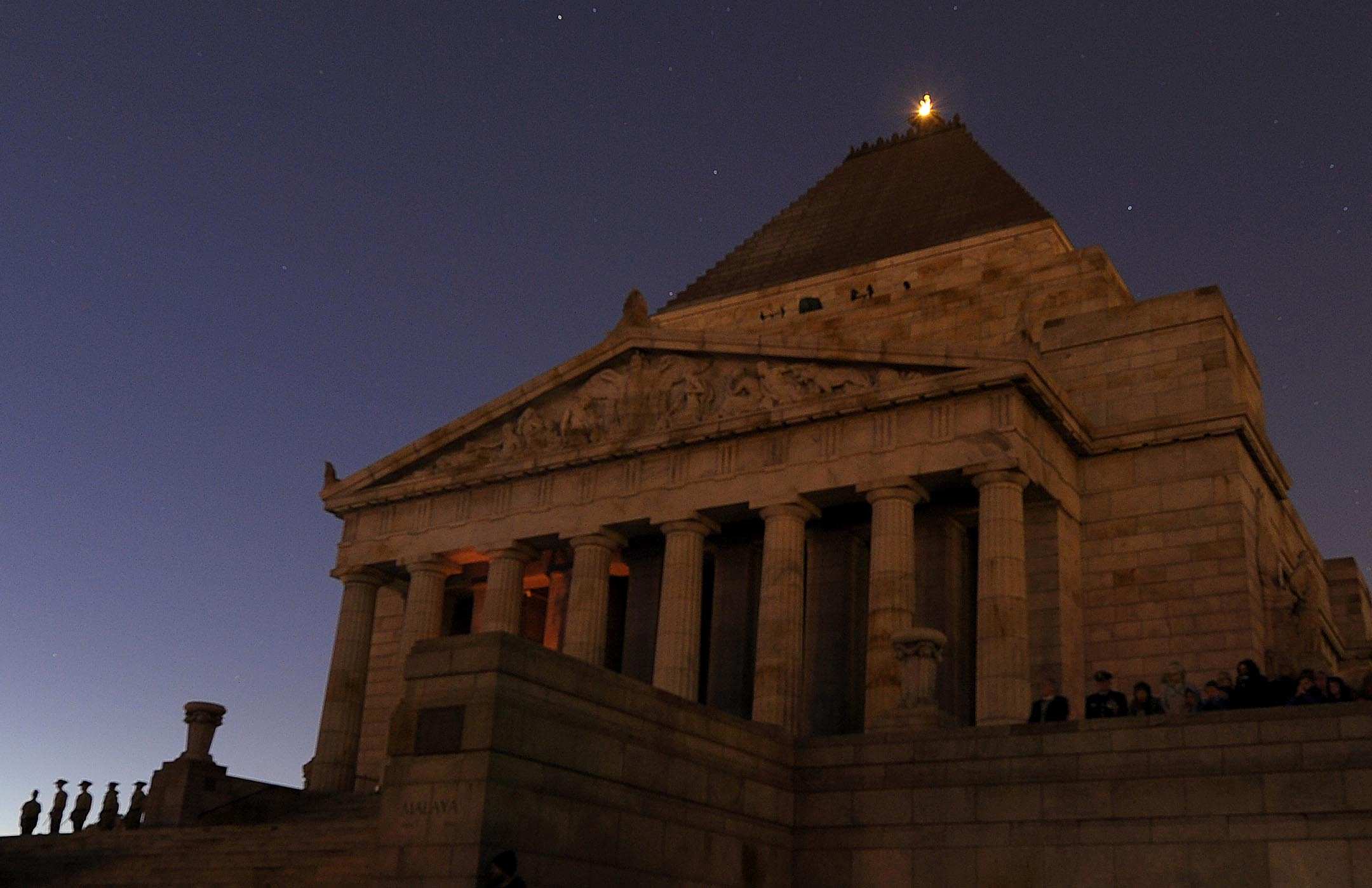 Thousands gather at Melbourne's Shrine of Remembrance to mark Anzac Day ...