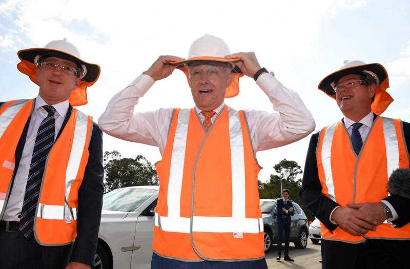 MP Luke Howarth swears in front of Prime Minister Malcolm Turnbull at ...