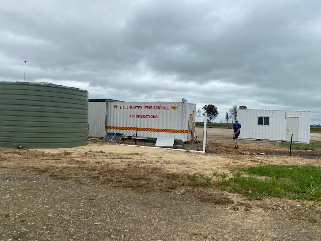 Lucindale Airstrip crew hub provides CFS pilots, ground crew with ...