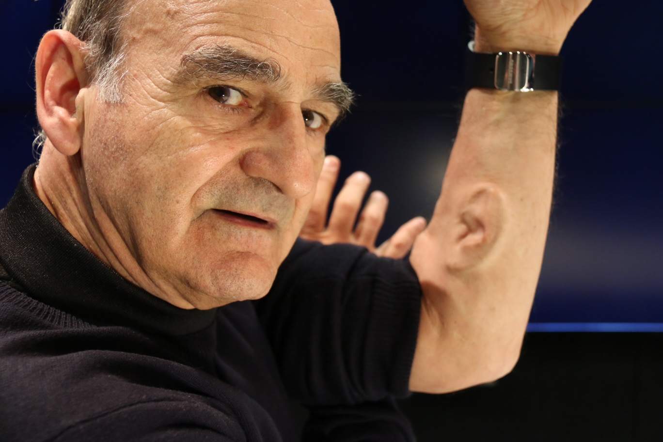 Perth artist Stelarc takes ride on $80,000 robotic arm in 'jarring ...