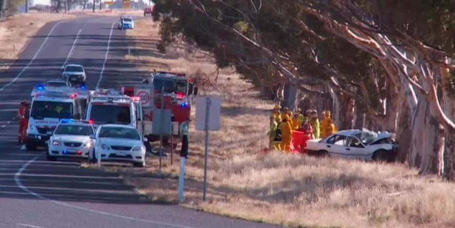 Two dead in crash in western Victoria - ABC News