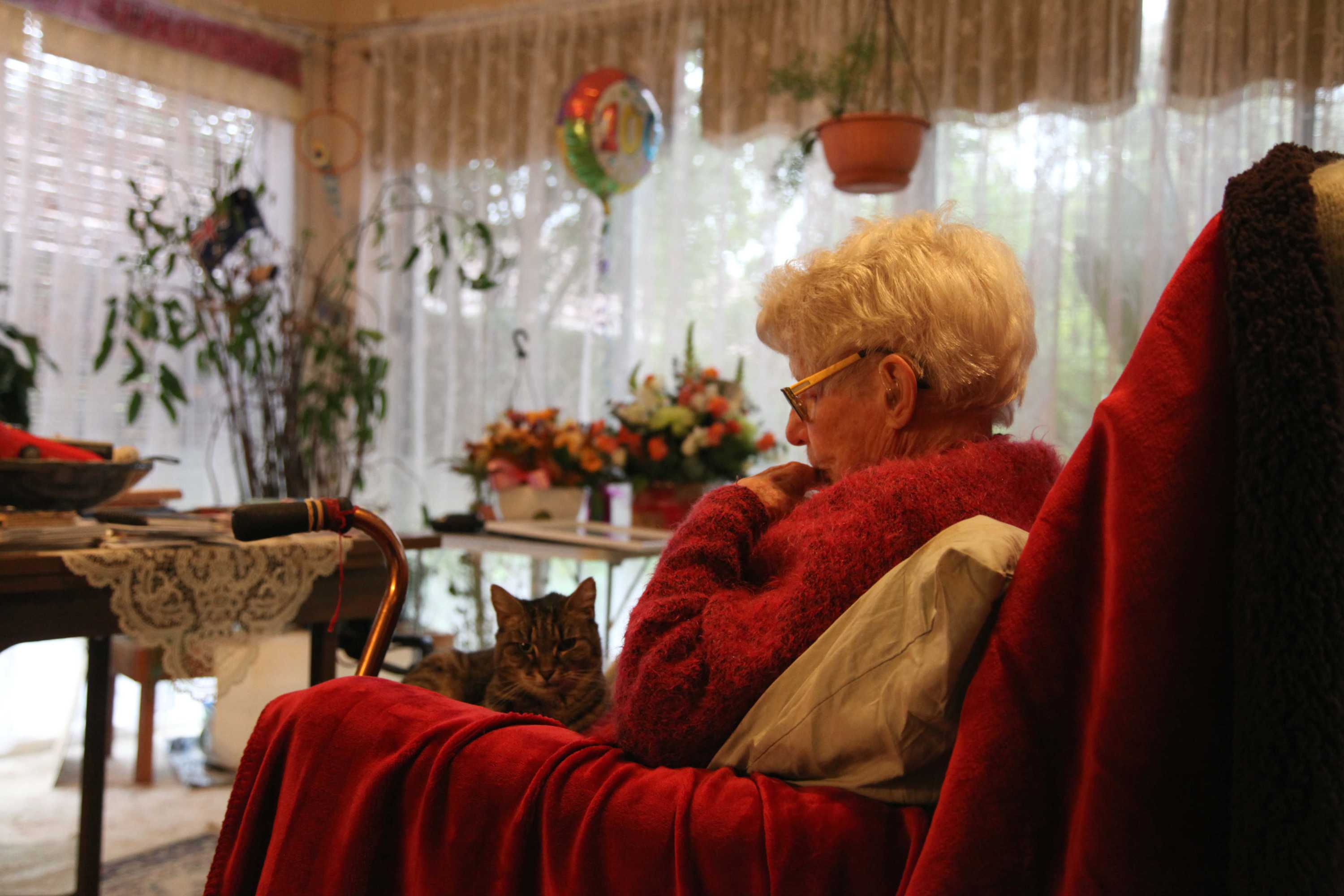 Odd couples: Meet the housemates who are decades apart in age - ABC News