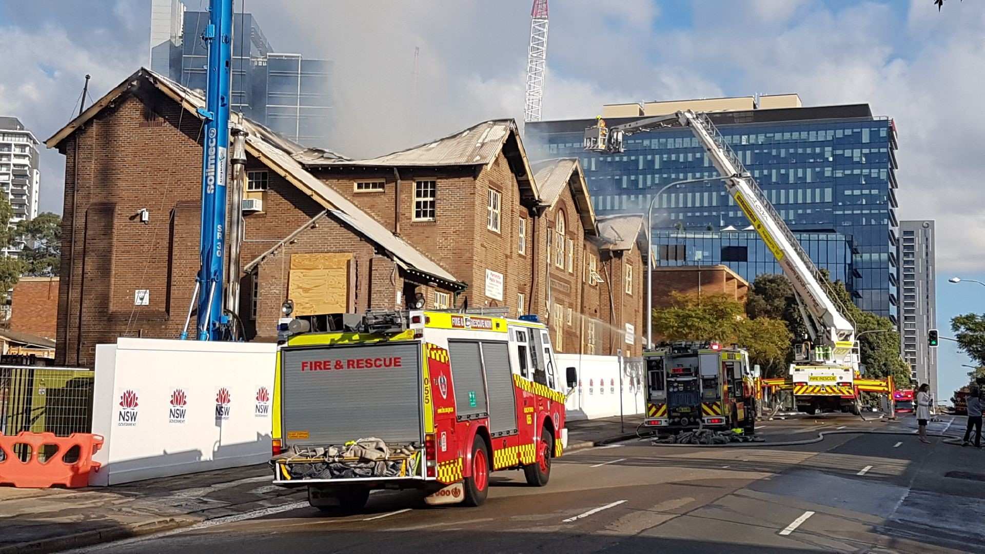 Fire rips through Parramatta school forcing hundreds of nearby ...