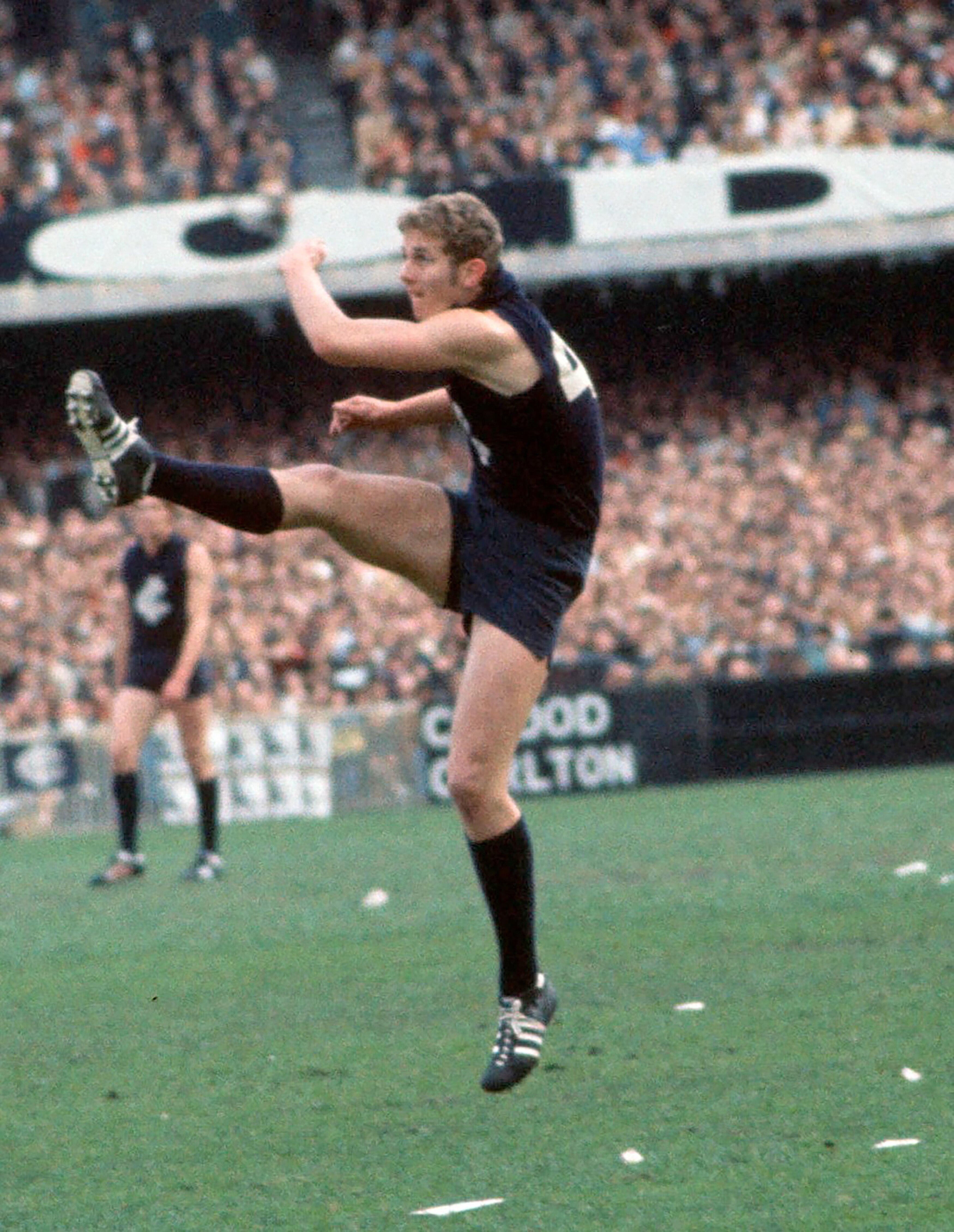 Vale AFL great Robert Walls - ABC News