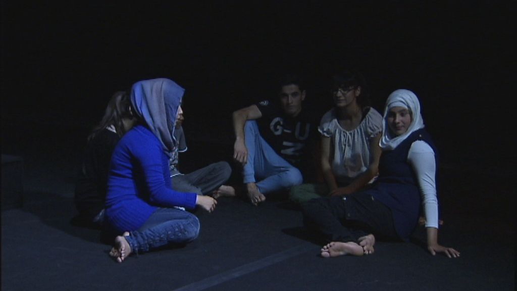 Trauma inspires theatrical creativity for recent refugees - ABC News