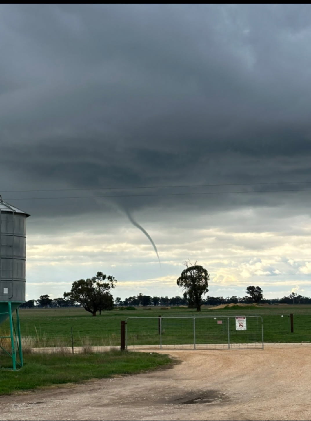 Weather enthusiasts spot rare cloud feature in regional Victoria - ABC News