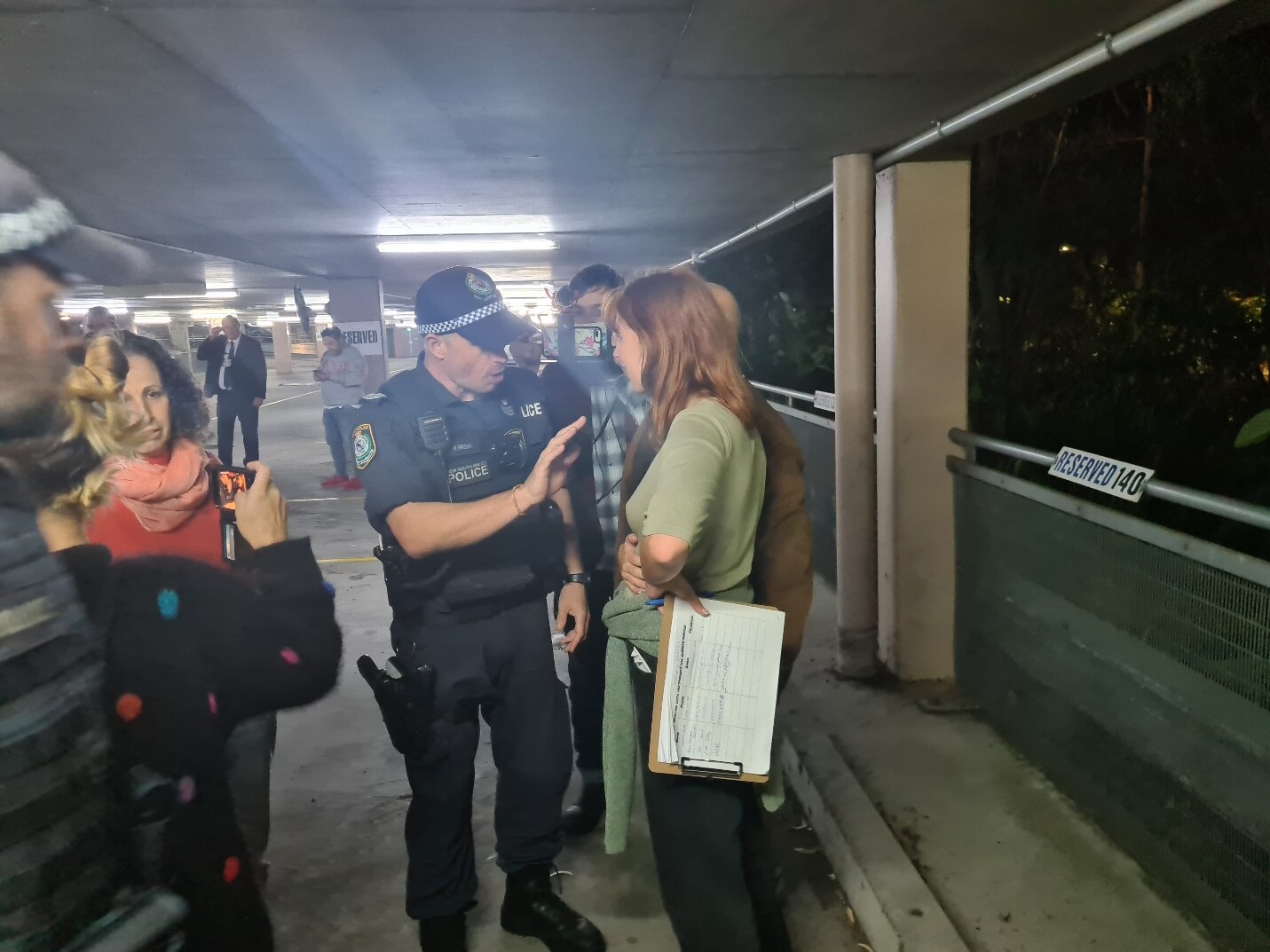 Wollongong University students clash with police at vice-chancellor ...