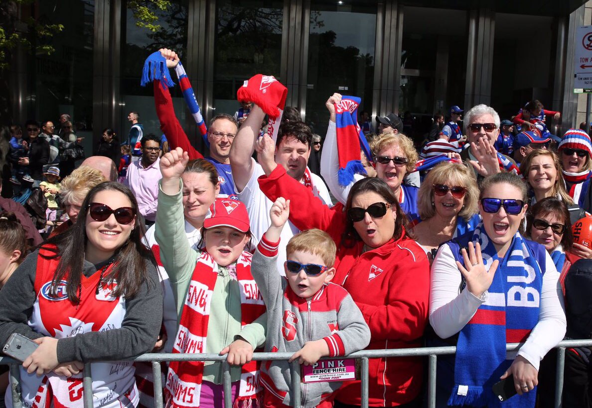 AFL grand final parade: Western Bulldogs, Sydney Swans fans line ...