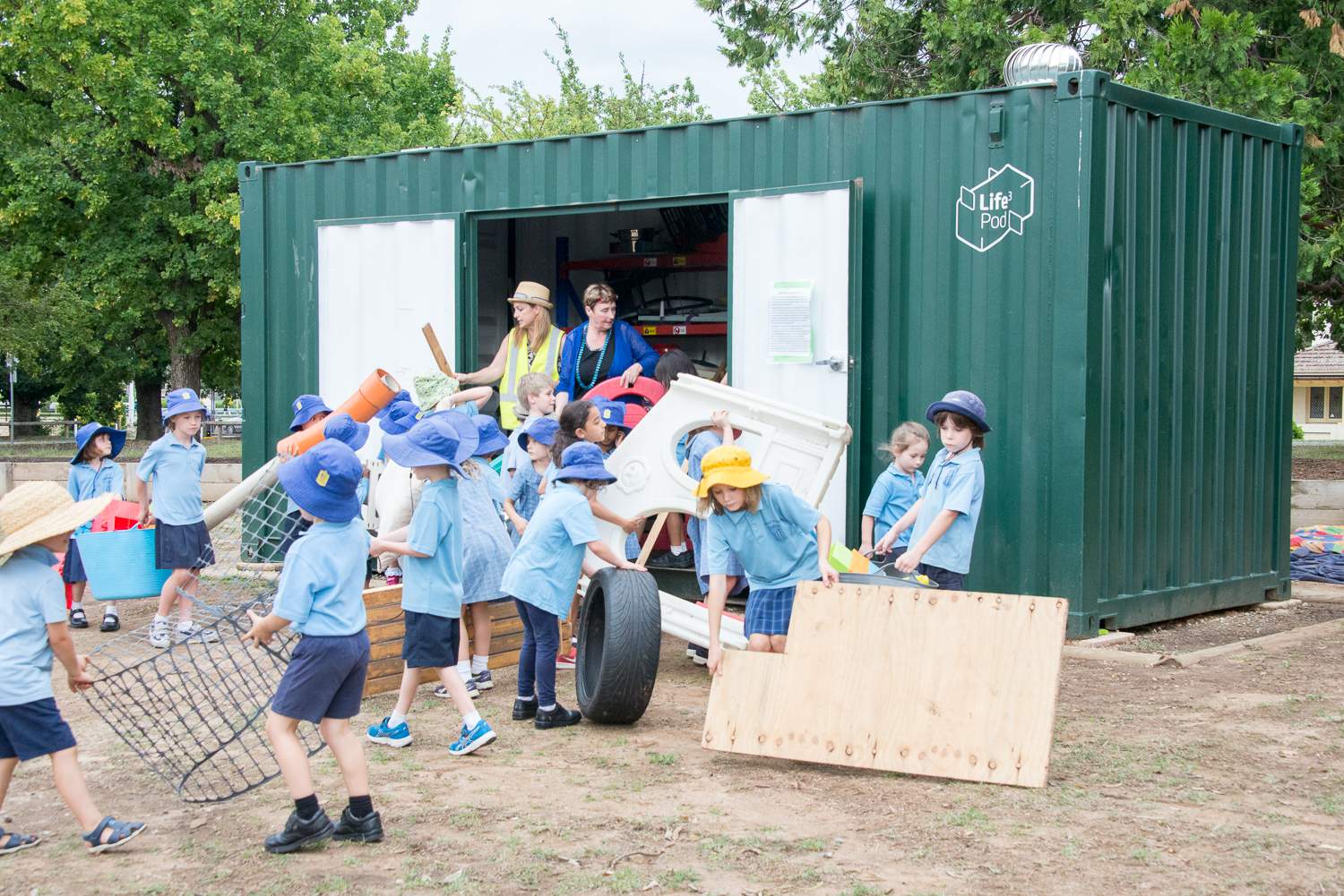 Loose parts play: Canberra primary school students revel in playgrounds ...