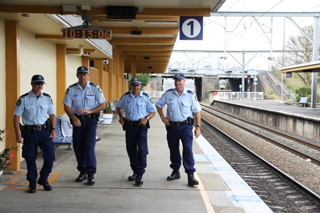 Guardian services axed on Sydney trains, police take over patrols - ABC ...