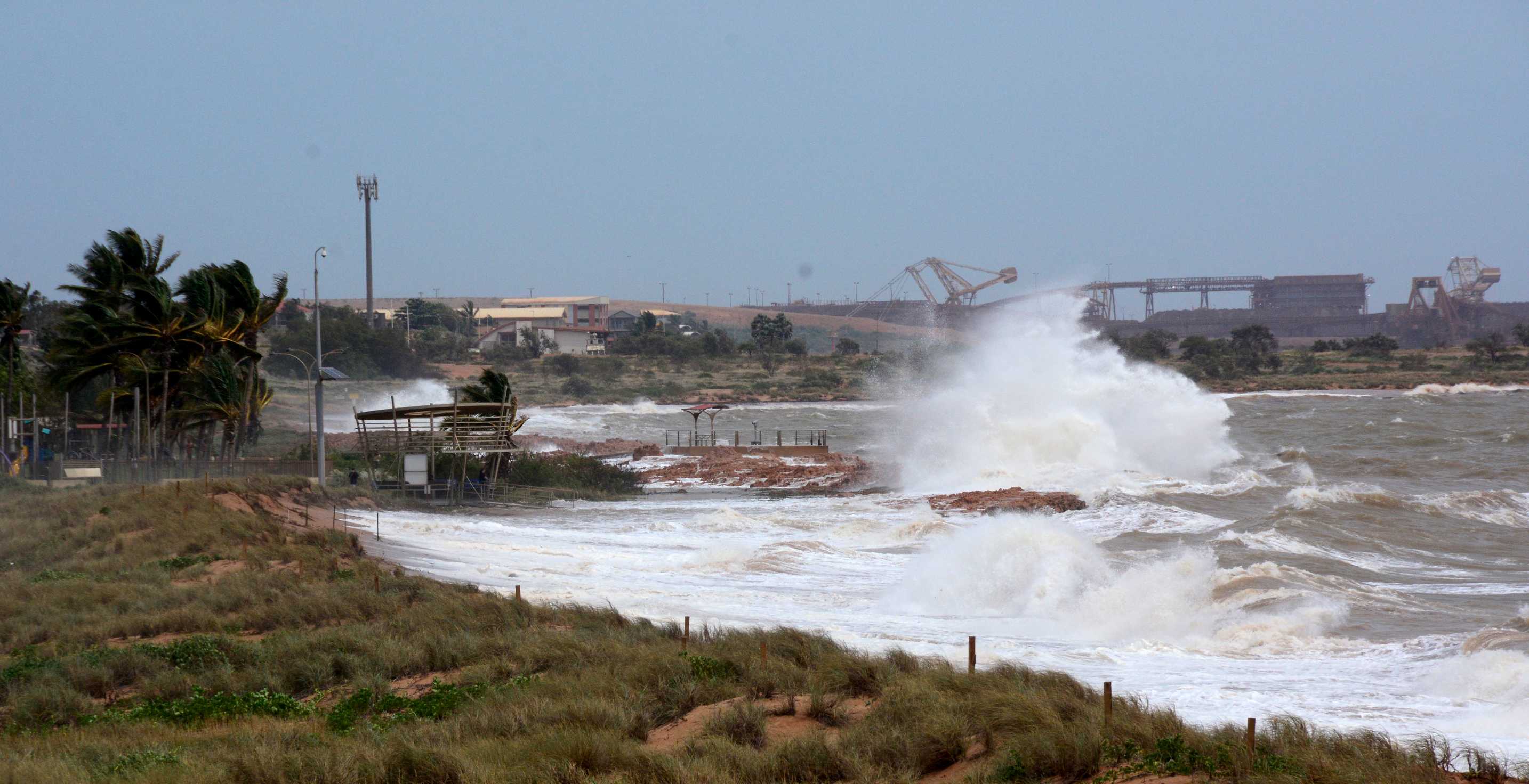 Cyclone Veronica: Port Hedland still on red alert - ABC Radio