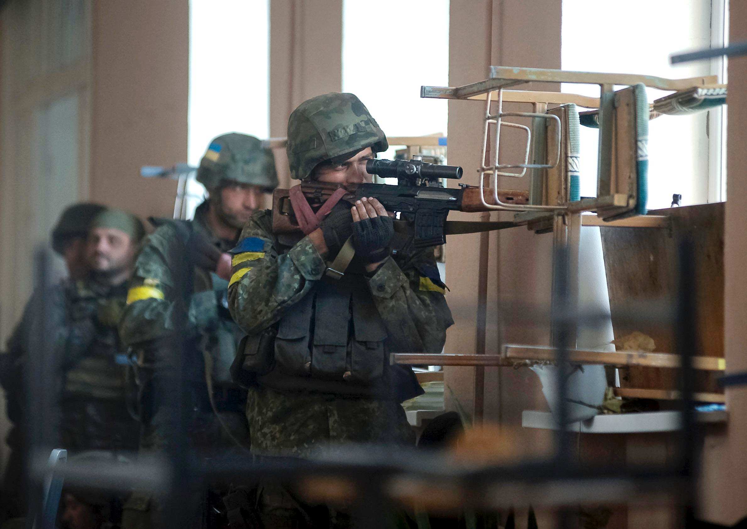 Ukraine conflict: Russian soldiers seen with 'up to 100' military ...