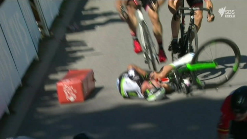 Mark Cavendish crashes out of the Tour de France - ABC News