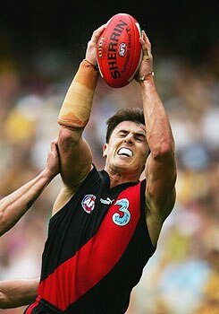 Bombers pip Hawks in thriller - ABC News