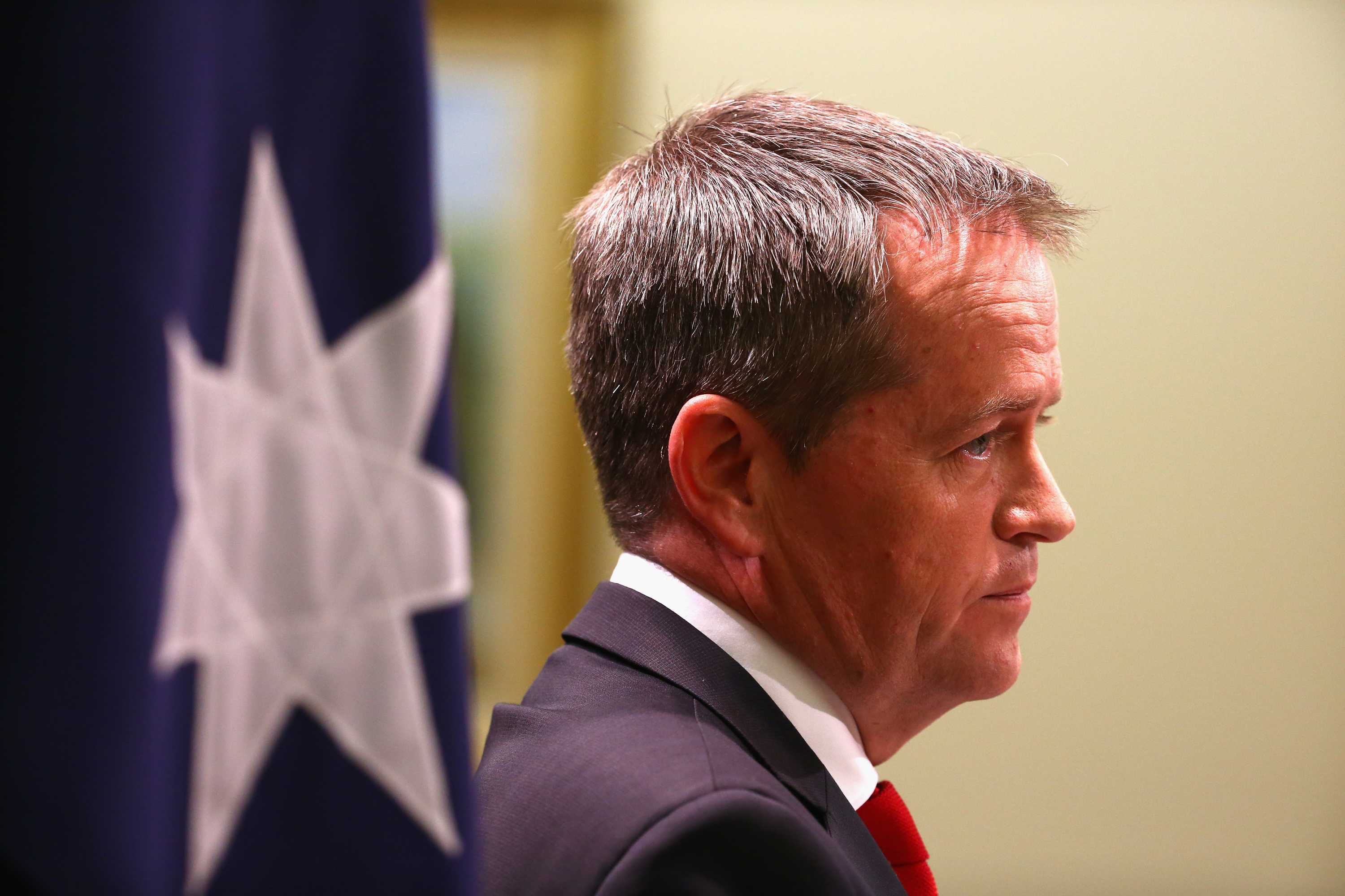 Bill Shorten suffers a $61 million hit to his approval ratings - ABC News
