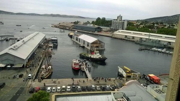New floating Brooke Street Pier towed into place on Hobart's waterfront ...