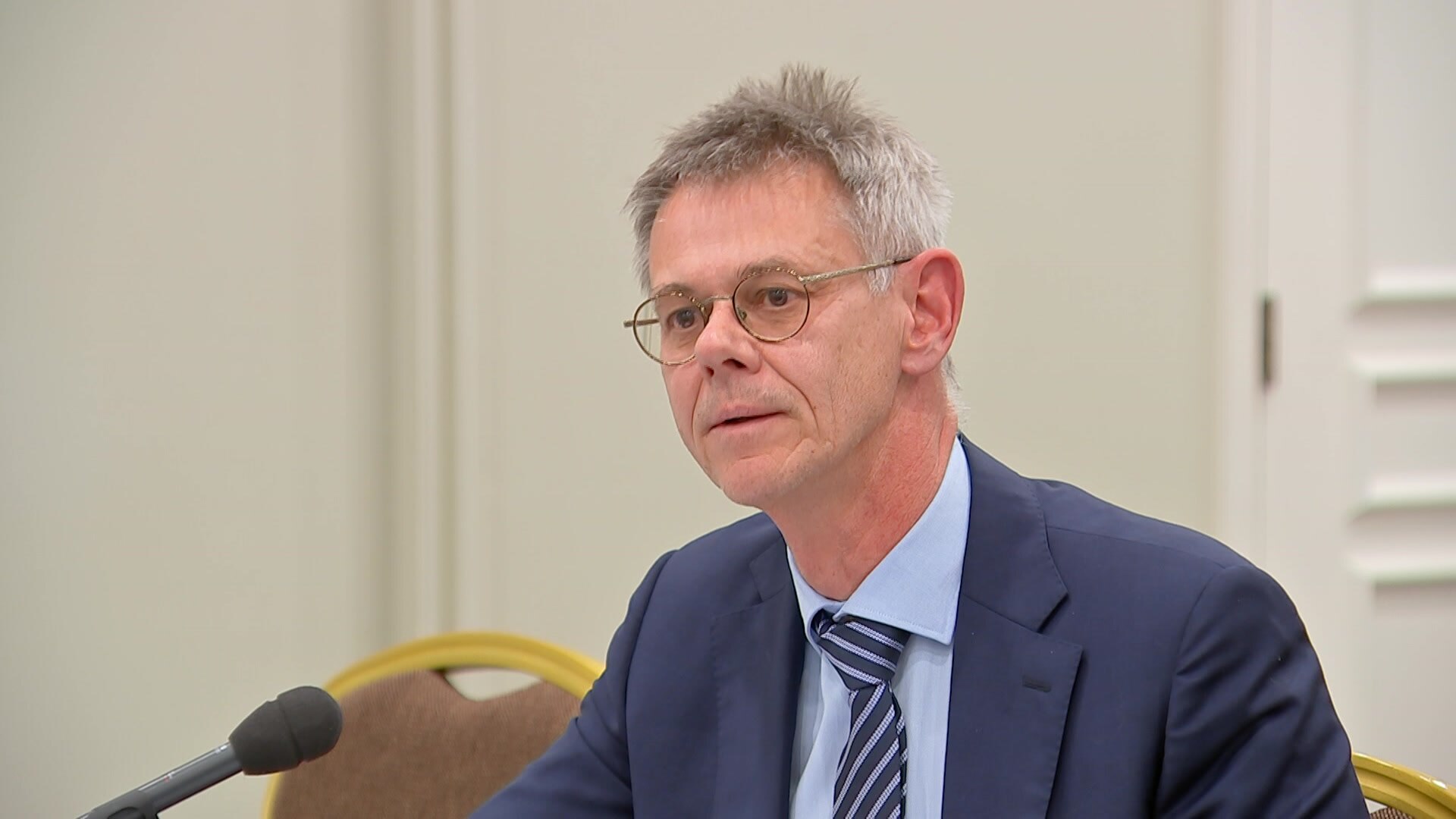 Queensland's former top bureaucrat Mike Kaiser paid almost $400,000 in ...