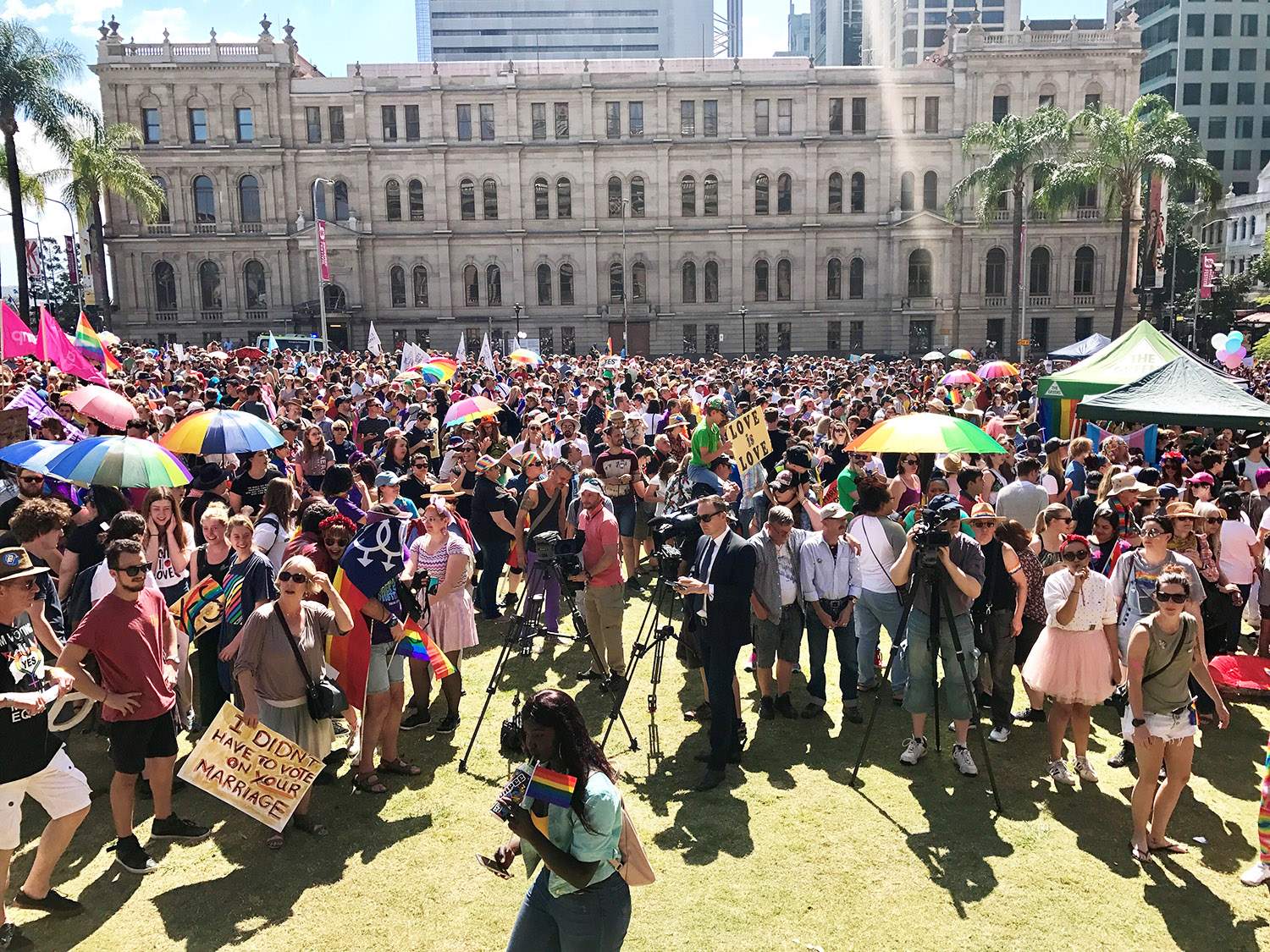 SSM: Thousands gather for Brisbane rally on same-sex marriage vote ...
