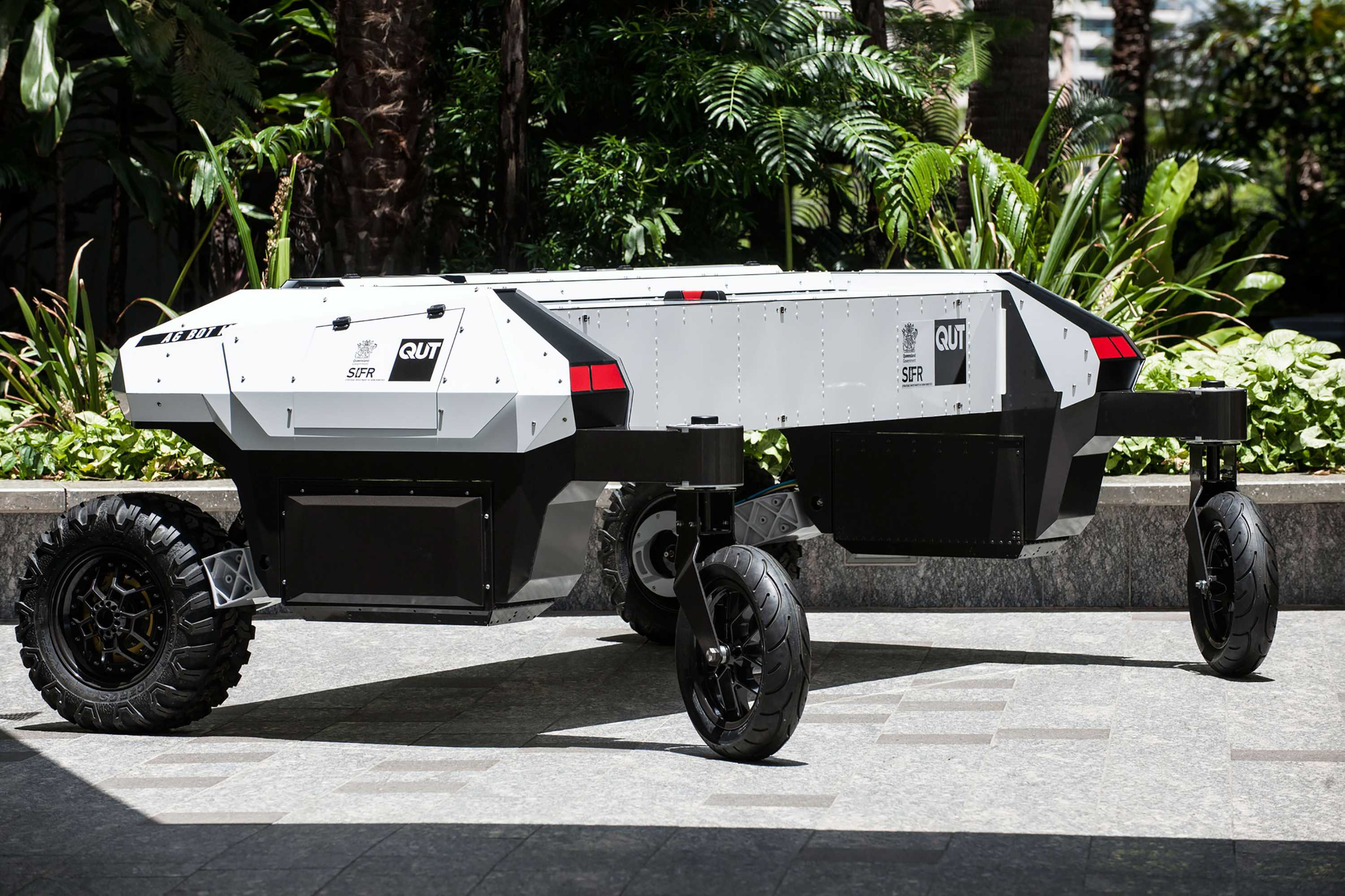 New QUT research centre aims to build robots that see like human beings ...