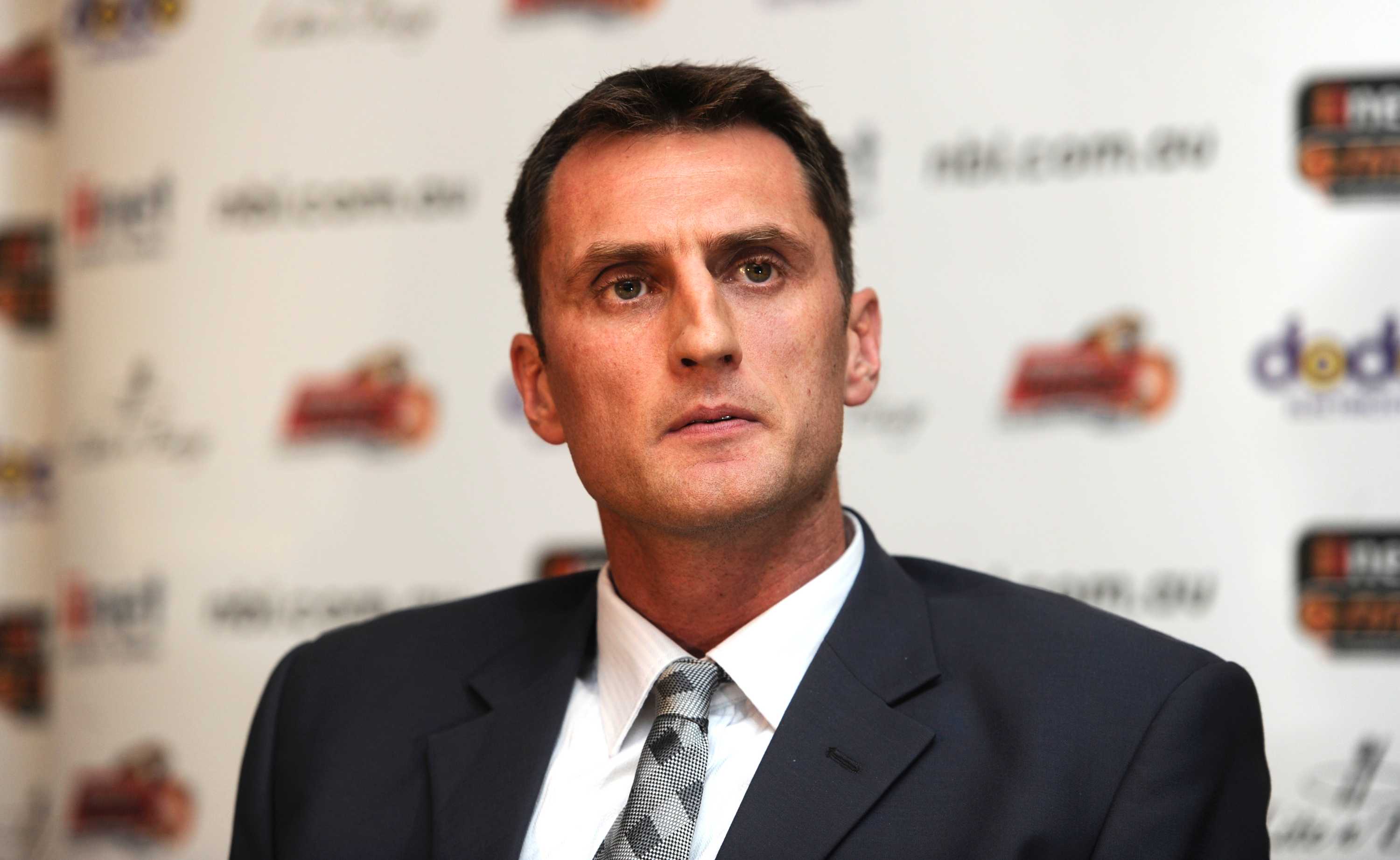 Melbourne United coach Chris Anstey departs after just one game into ...