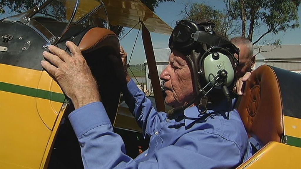 World War II pilot to lead Anzac Day fly-past - ABC News