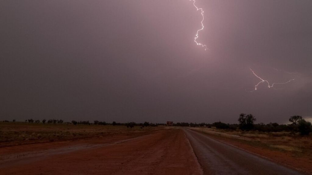 Storm cells sweep outback Queensland - ABC News