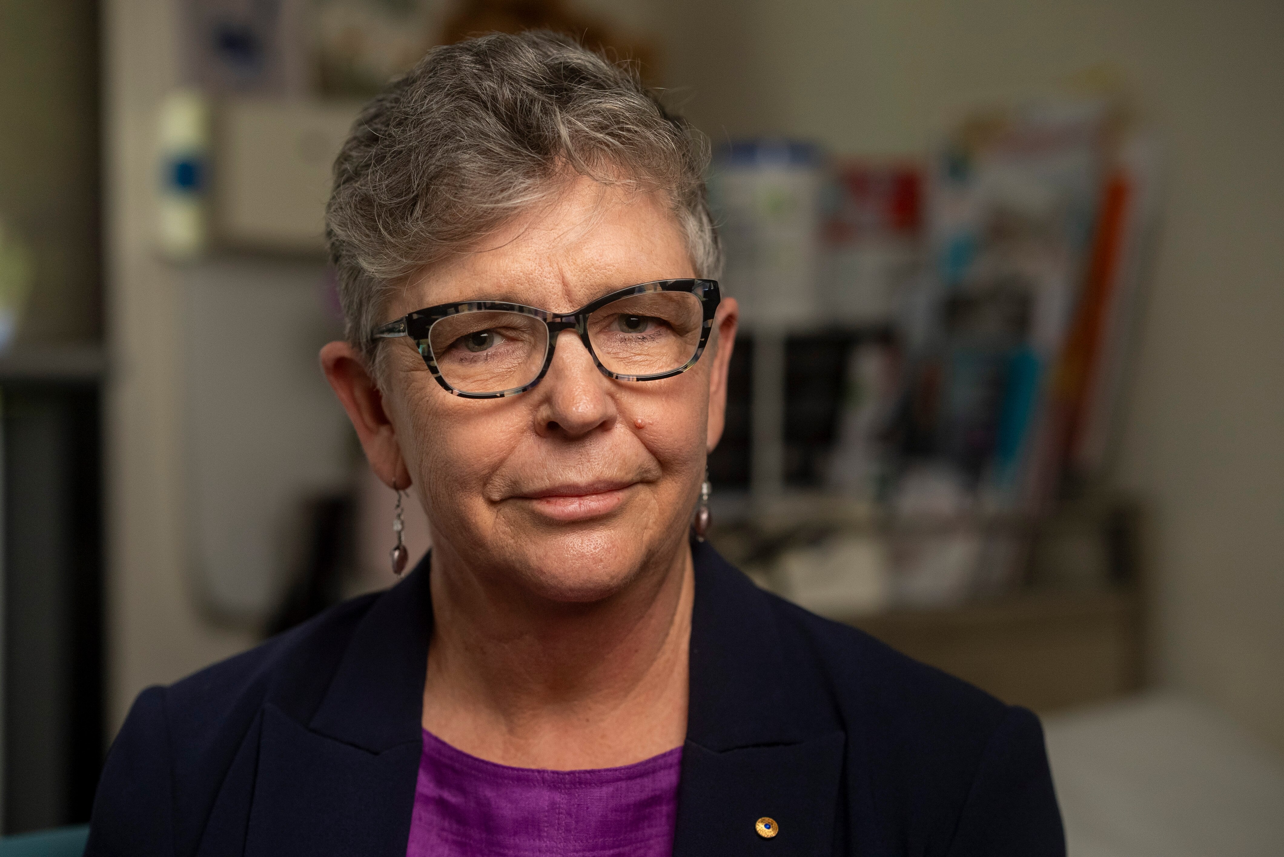 'Unbelievable': Oncologist questions claims of 'doctor' lauded by Elle ...