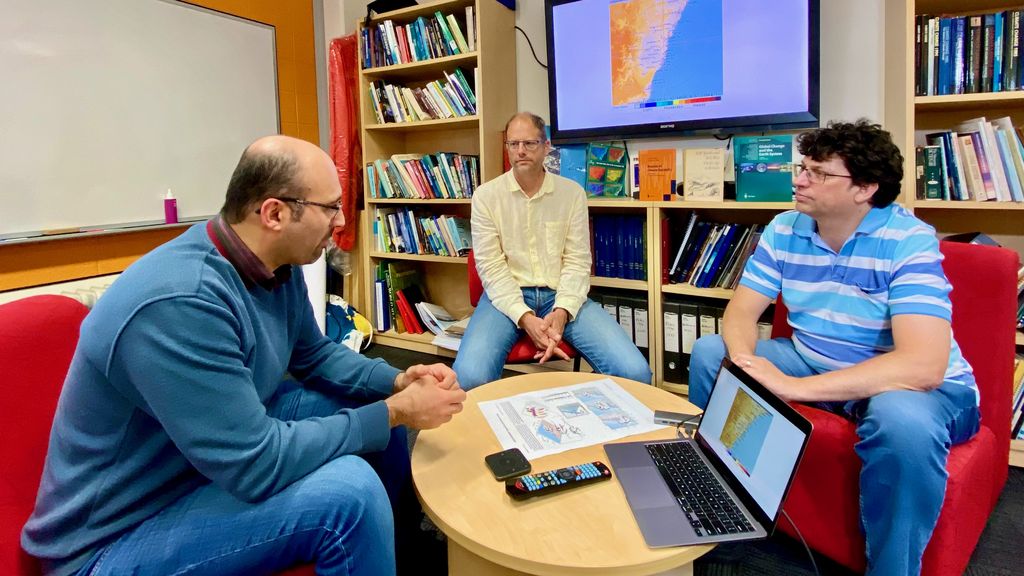 Rapid rain bursts increase over Sydney. - ABC News