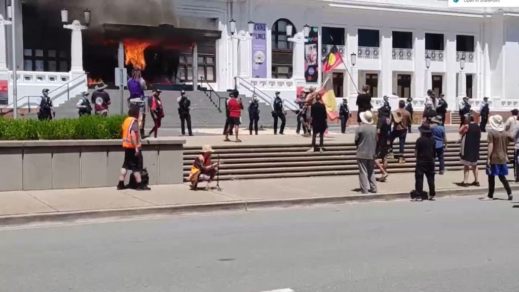 Footage of a fire at Old Parliament House in December 2021 - ABC News
