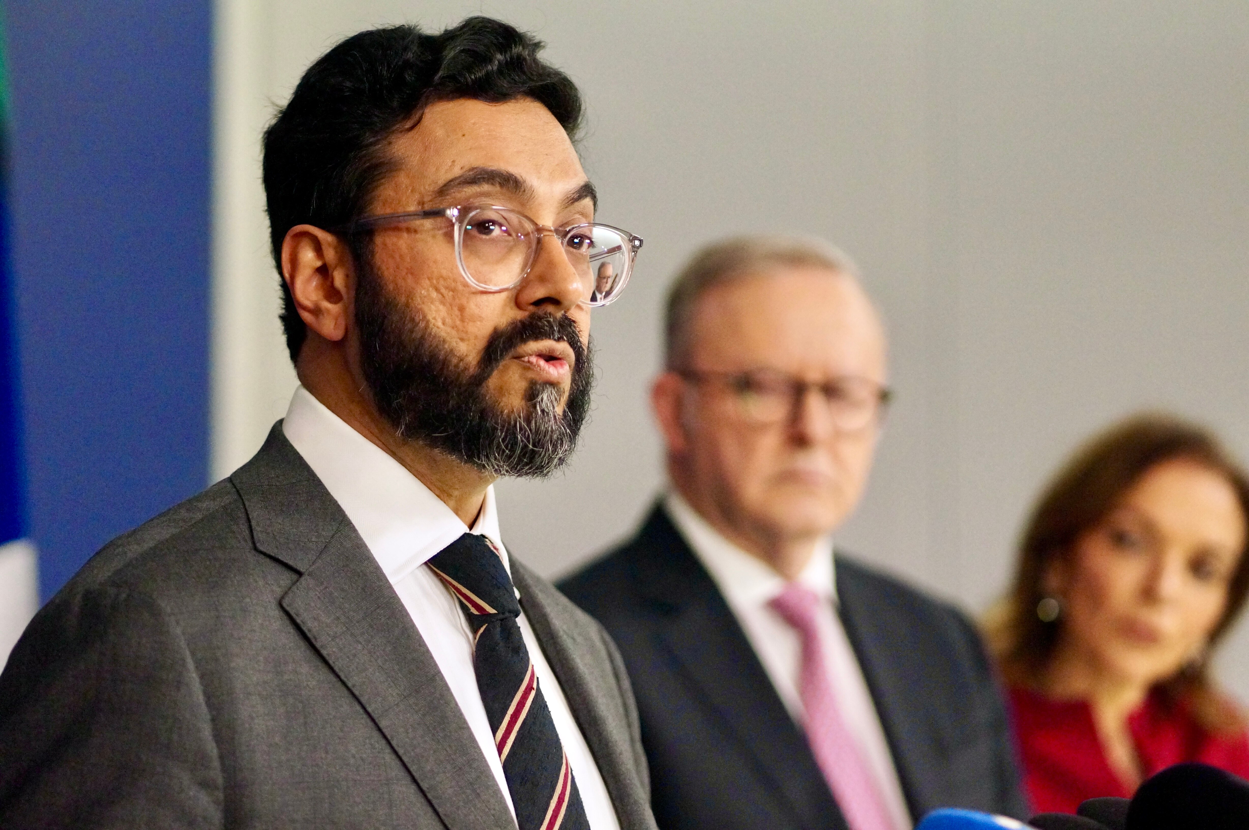 The Office Australia is here, starring Felicity Ward as the franchise's ...