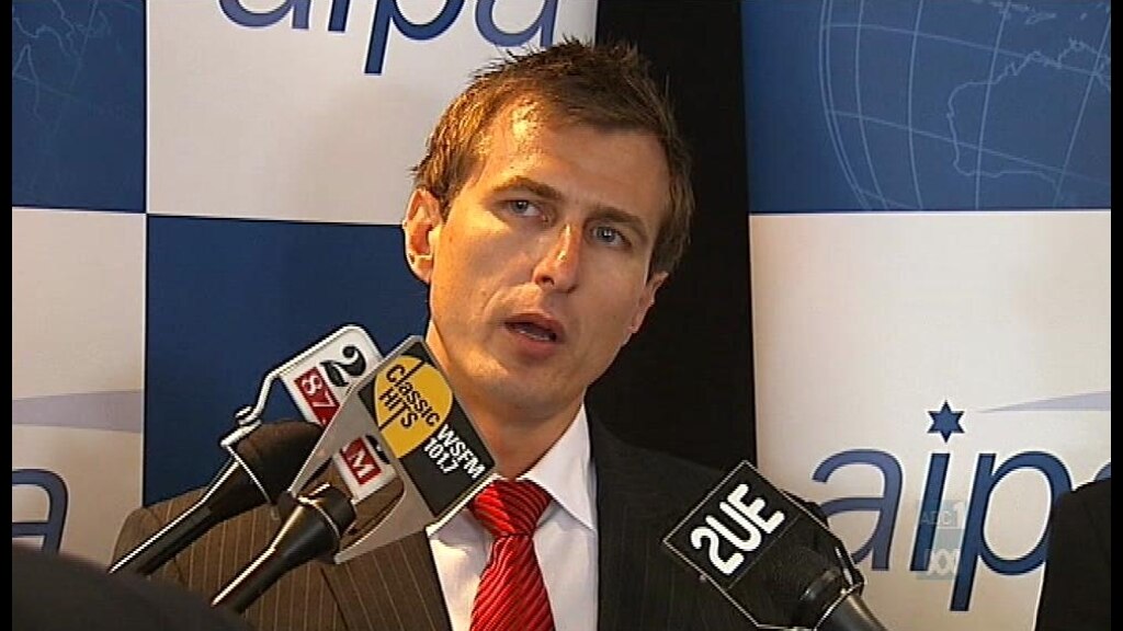 Jetstar pilot sacked after criticising safety - ABC News