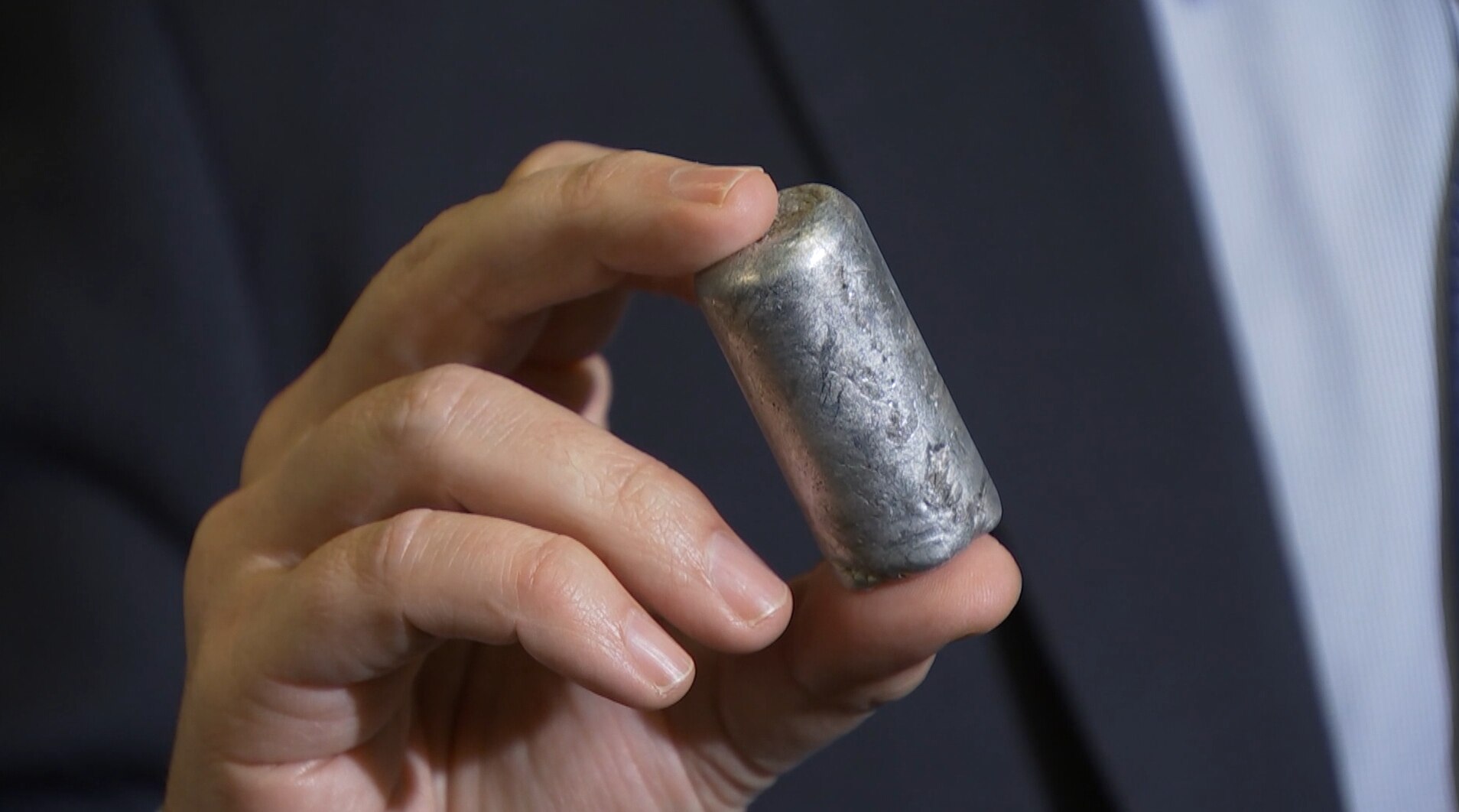 Space junk is causing clutter around the Earth, but a small cube could ...