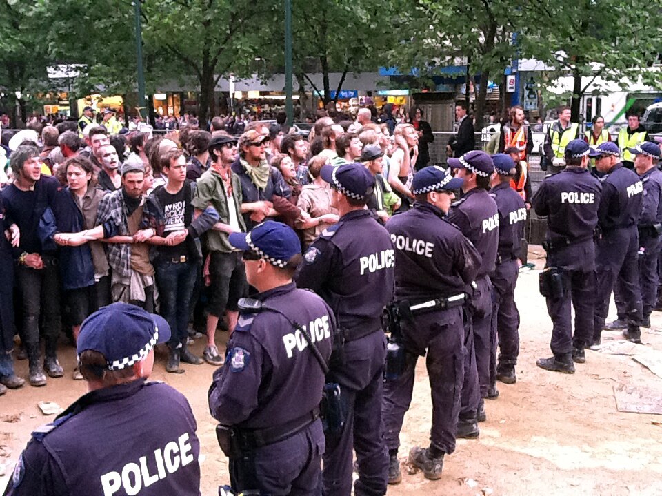 Occupy Melbourne protesters head to city centre - ABC News
