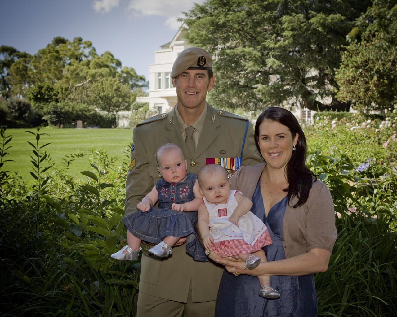 Victoria Cross recipient Ben Roberts-Smith leaving Army for career in ...