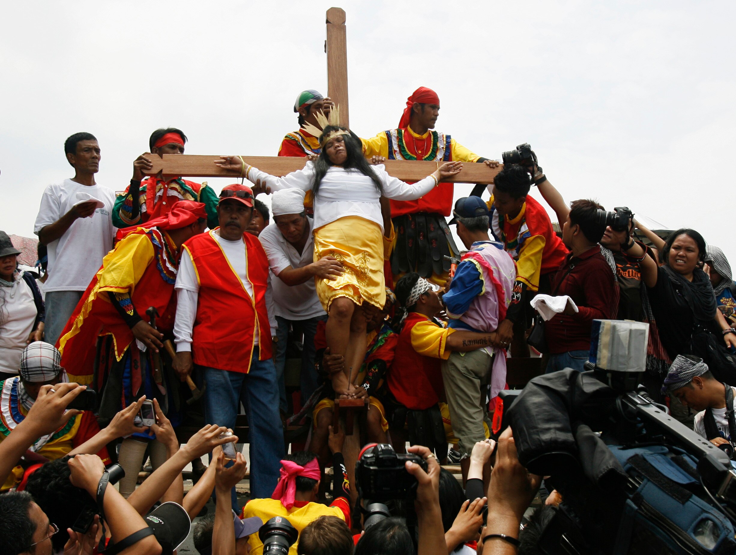 Filipino fanatics re-enact crucifixion for Good Friday - ABC News