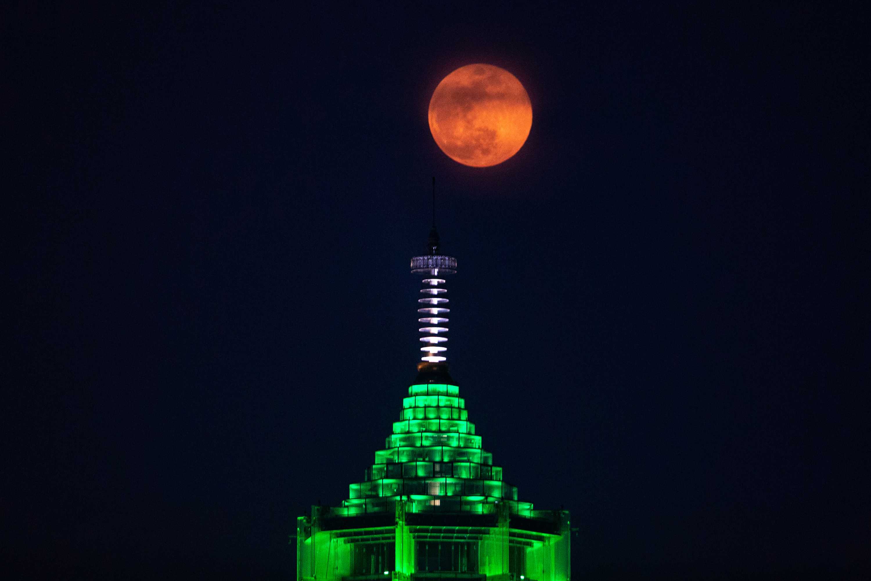 Supermoon — the flower moon — caught on camera around the world for the ...