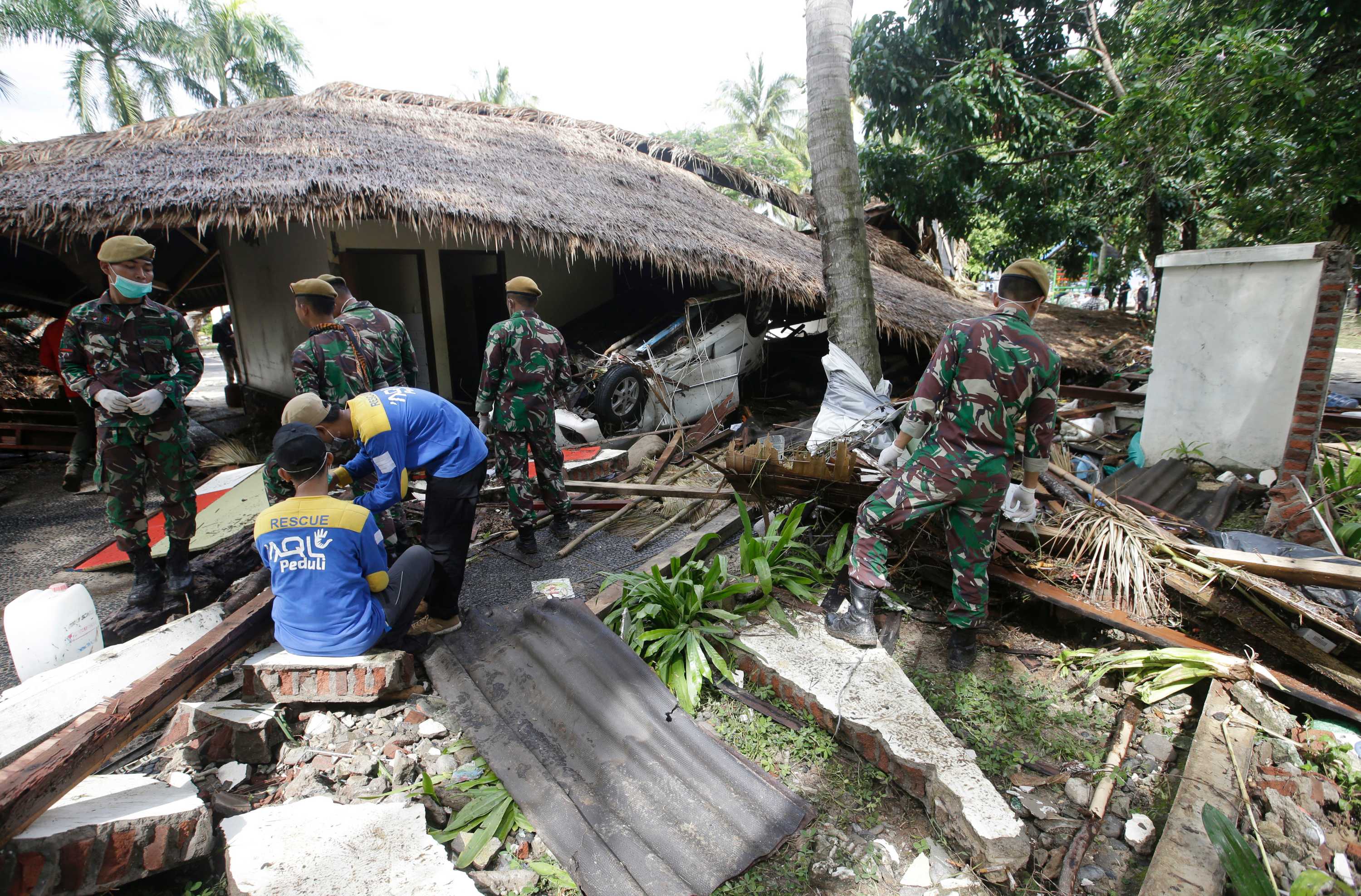 Indonesian tsunami survivors mark Christmas while Jakarta promises a ...