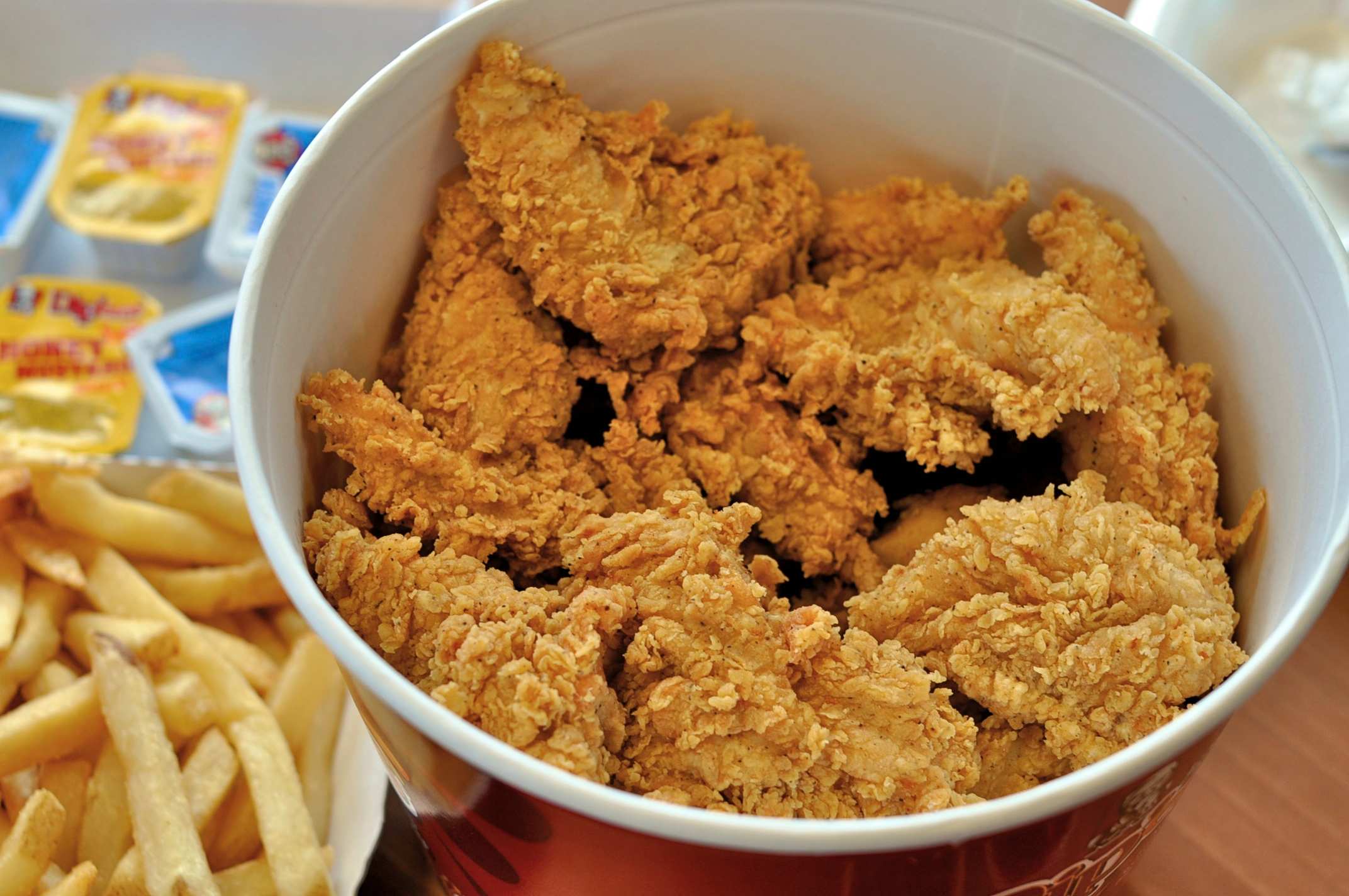 Health expert objects to popular fried chicken chain opening in Collie ...
