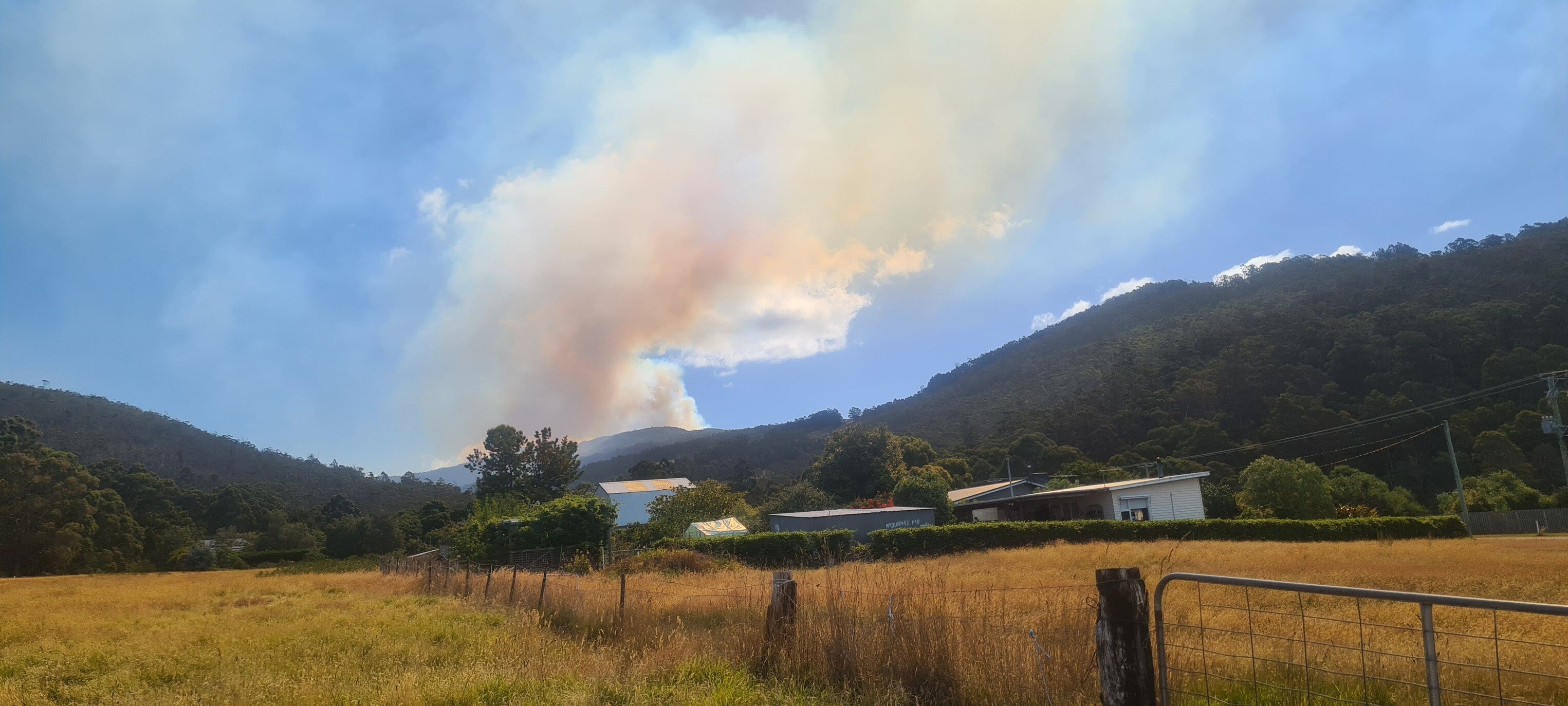 Residents relieved as Snug Tiers bushfire downgraded to advice level ...