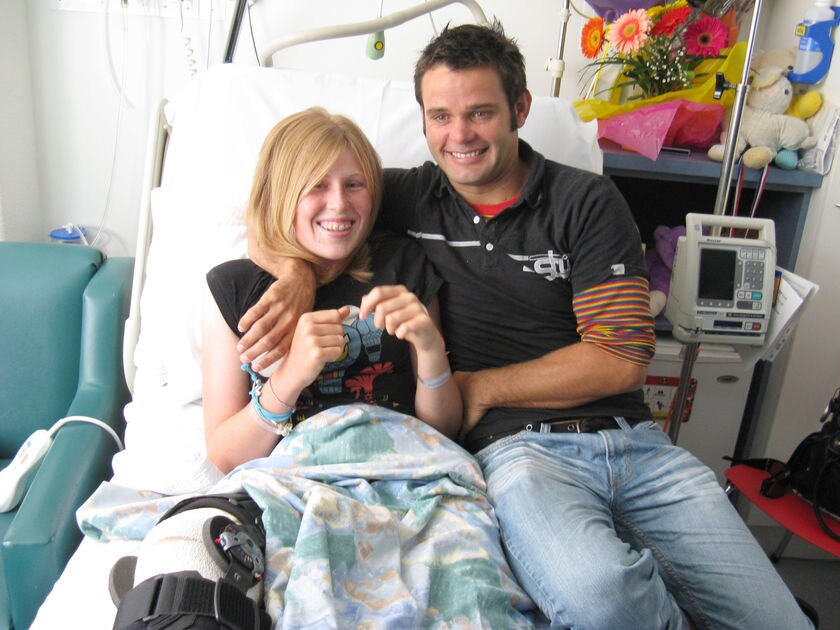 Shark attack rescue earns bravery award - ABC News