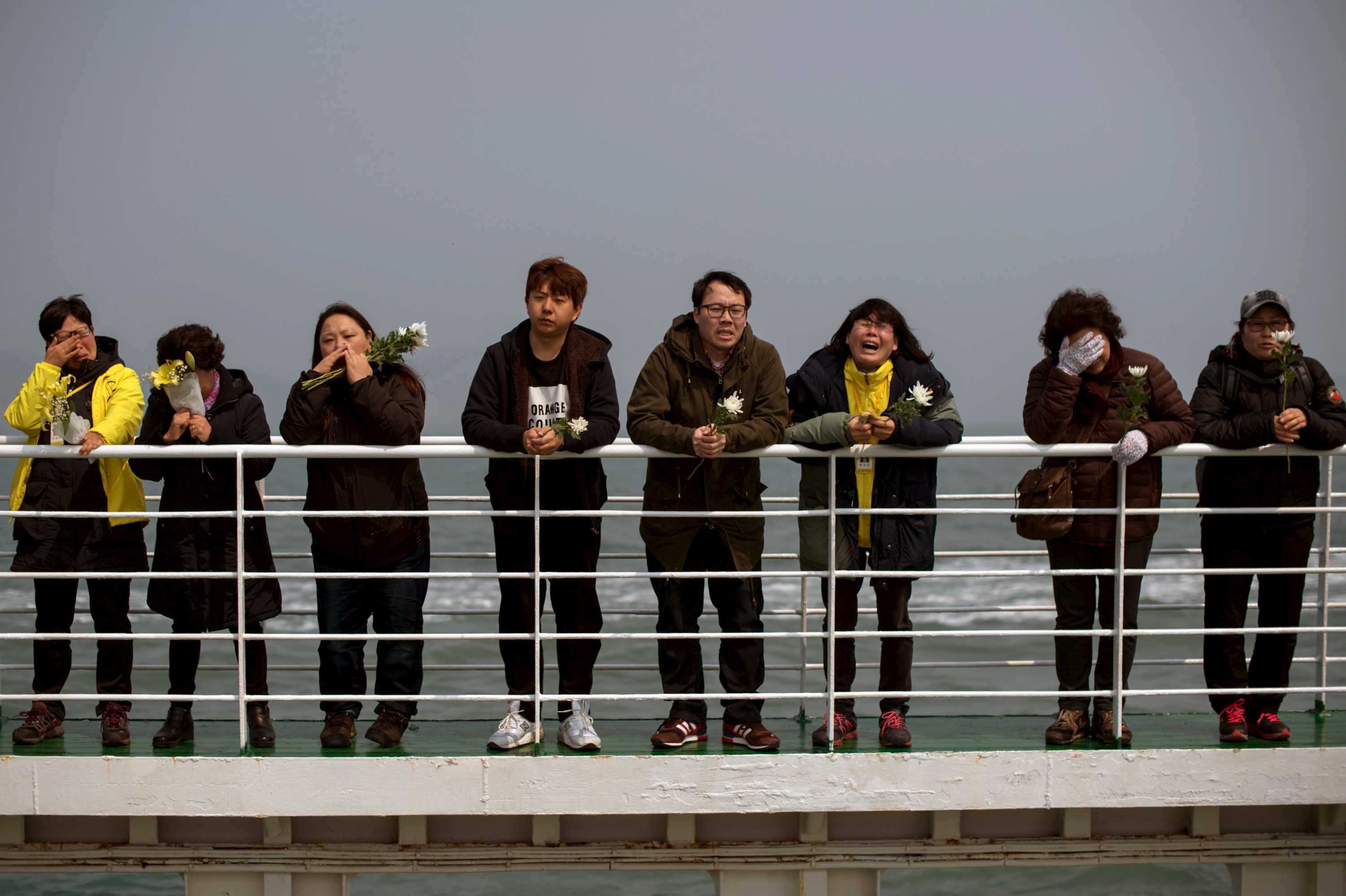 Sewol ferry disaster: Relatives mark one year since South Korea tragedy ...