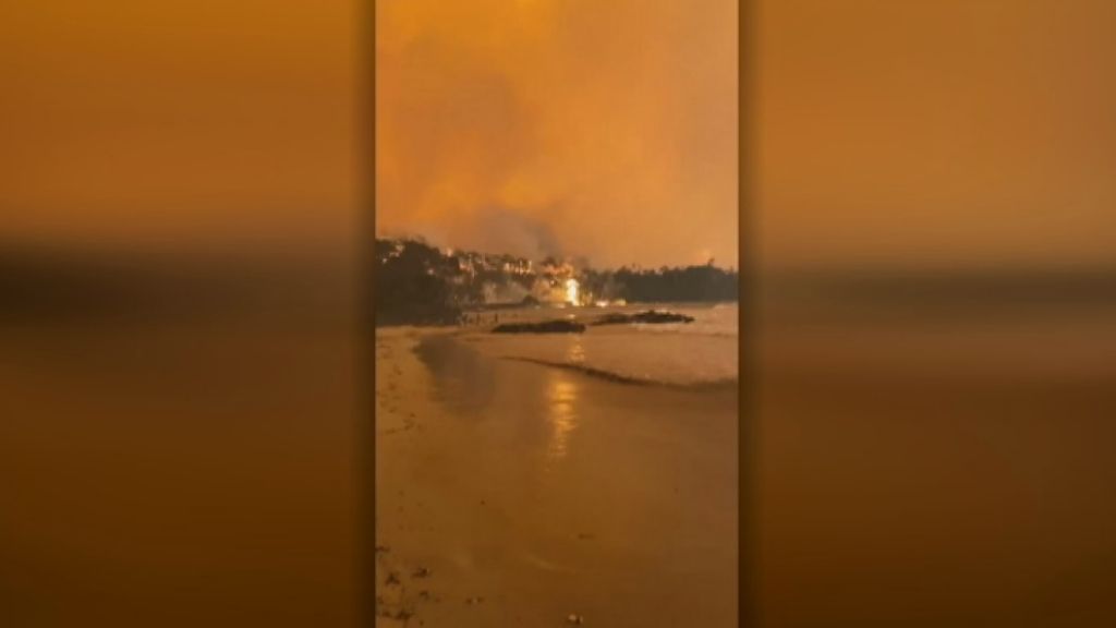 The fires at Rosedale beach south of Batemans Bay - ABC News