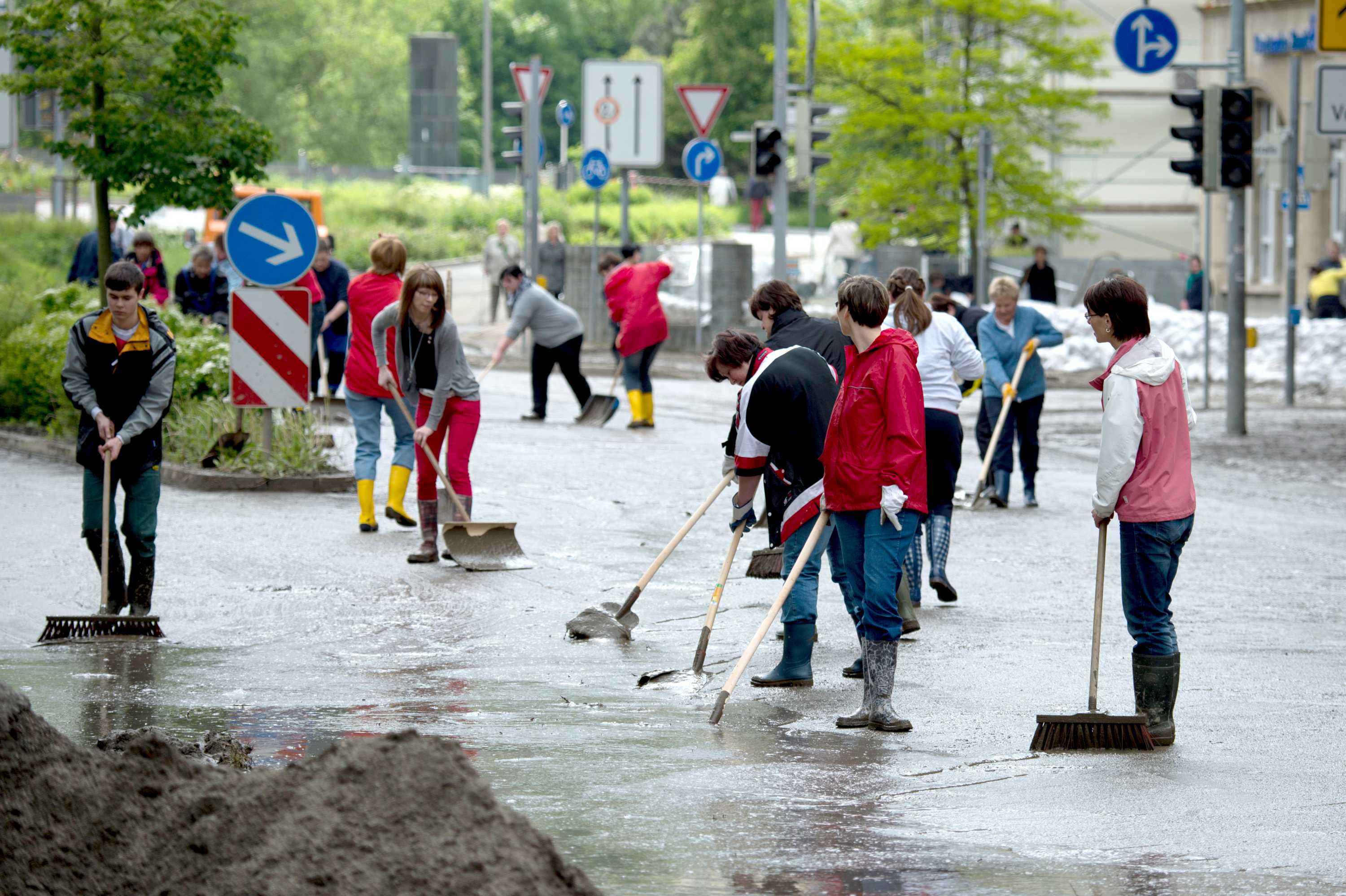 Floodwater recedes in Prague as 10,000 evacuated from homes in Germany ...