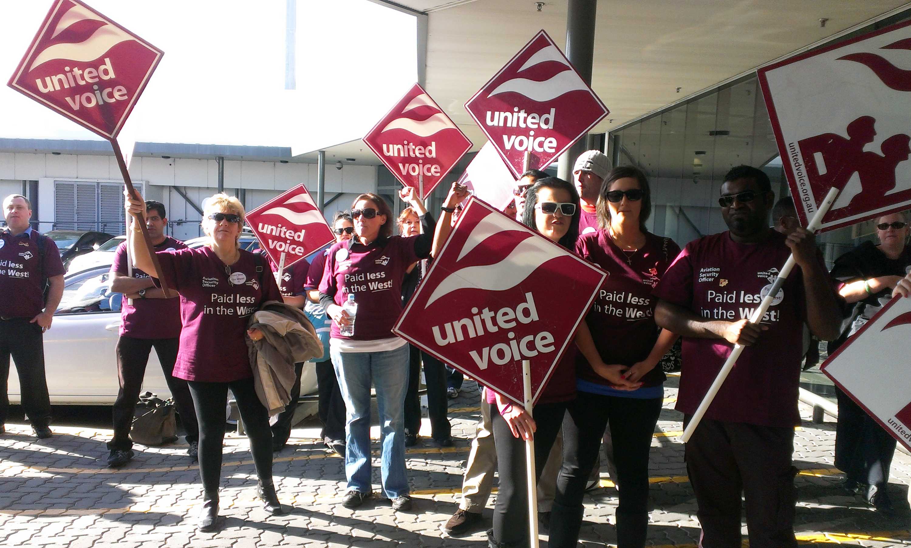 Security workers vote to strike at Perth airport - ABC News
