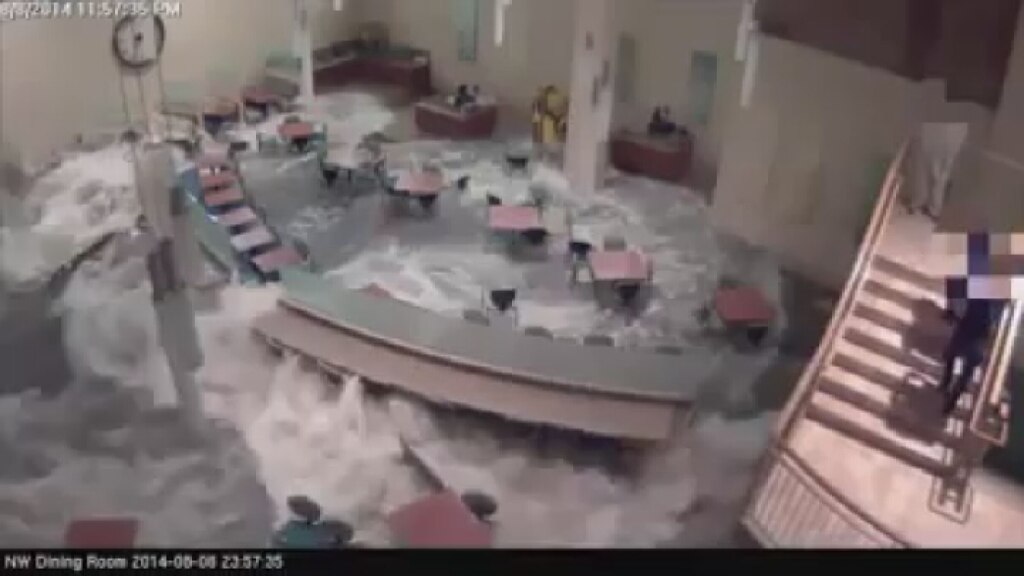 Dramatic video shows floodwaters ripping through US hospital - ABC News