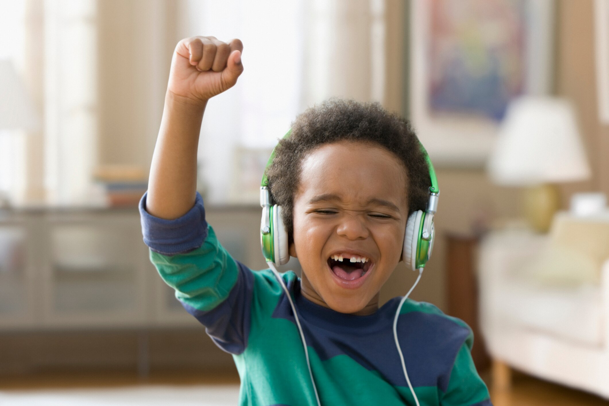 How best to protect kids wearing headphones from noise-induced hearing ...