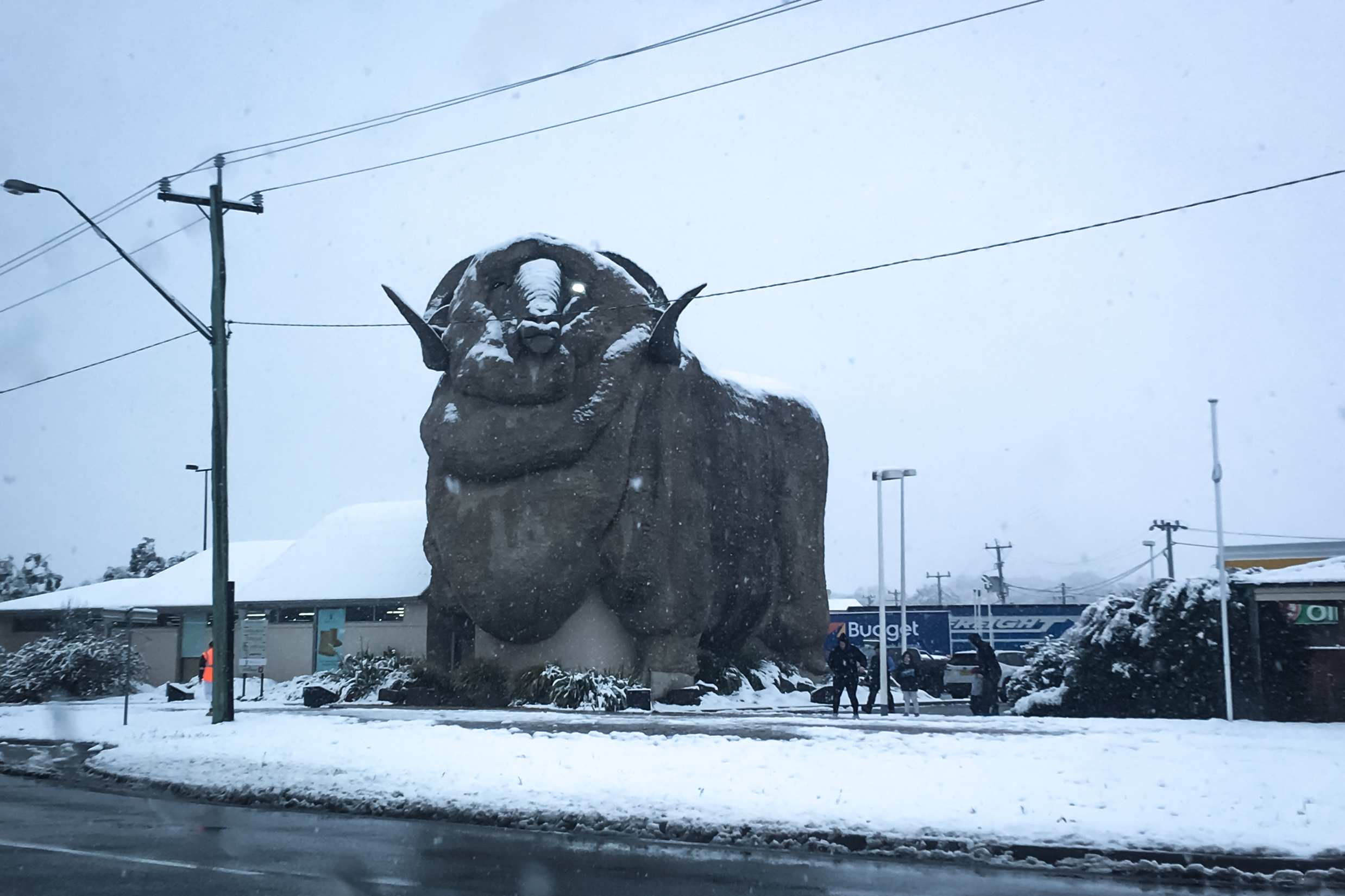 Snow falls in Canberra region after hot spring day that reached 25 ...